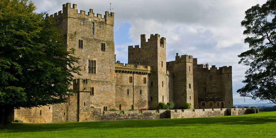 Lumley Castle & Durham Tour | Rail Discoveries